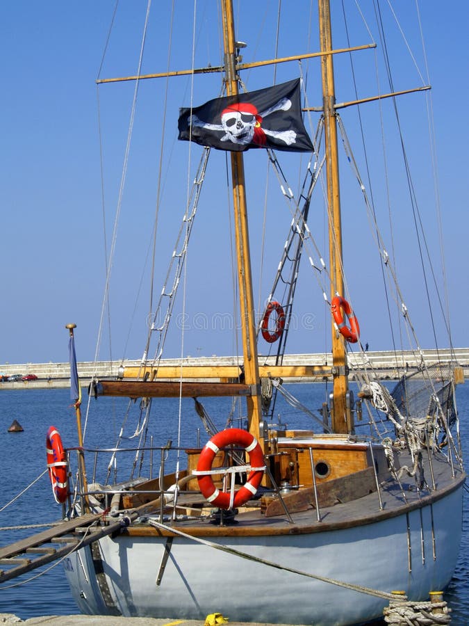 Barco de vela del pirata foto de archivo. Imagen de escolta - 3036030