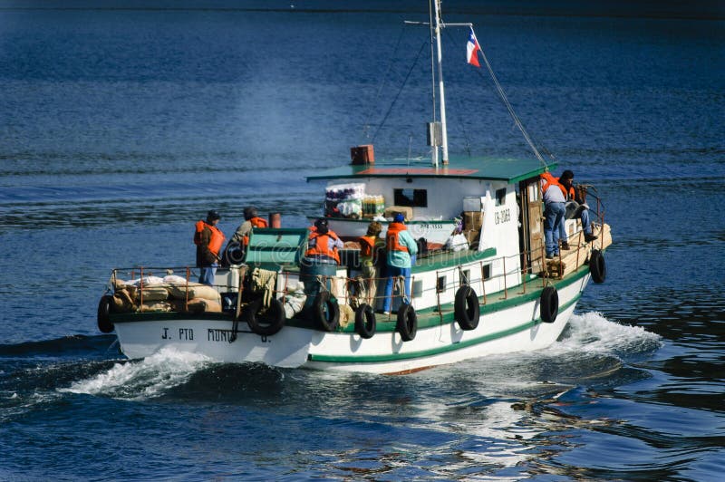 Barco en la bahía imagen de archivo. Imagen de bahía - 32626767