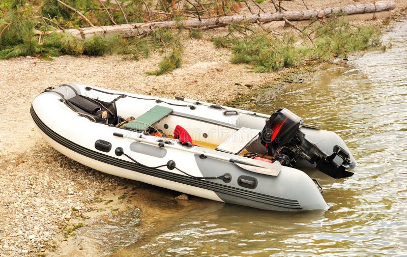 Barco Inflável Do Salvamento Foto de Stock - Imagem de mergulhador ...