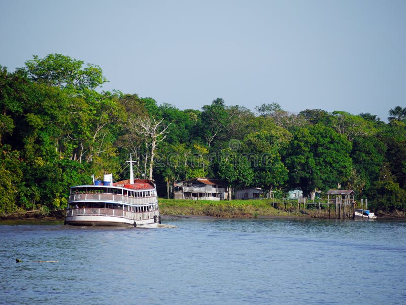 Barco no rio de Amazon foto de stock. Imagem de barco - 20837614