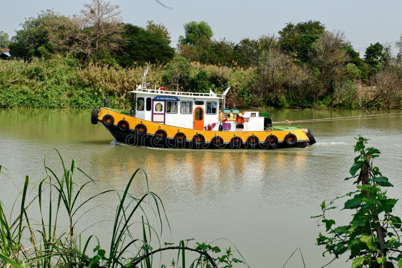 Barco Utilizado Para Remolcar Buques Cisterna Foto editorial - Imagen ...