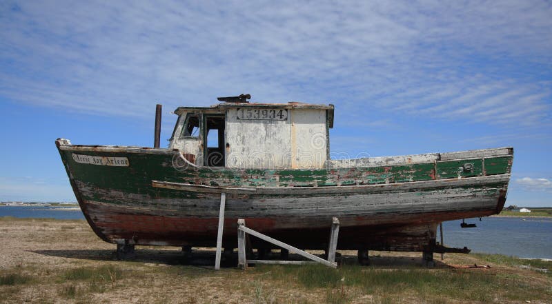 Barco Viejo En La Ensenada De La Flor Imagen editorial - Imagen de ...