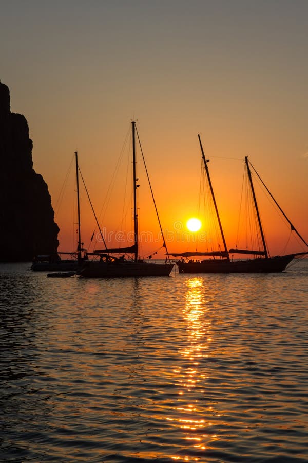 Barcos Cala Sa Calobra No Por Do Sol Imagem de Stock - Imagem de curso ...