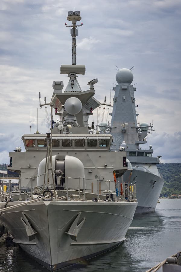 Barcos De La Armada Militares En Puerto Imagen de archivo - Imagen de ...