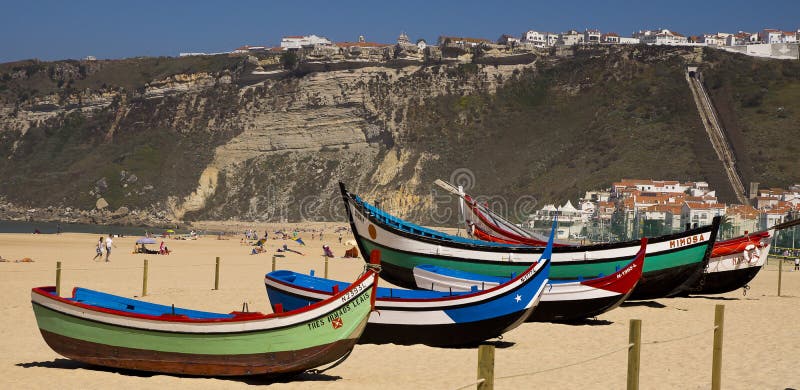 Barcos De Pesca Nazare Portugal Foto de Stock Editorial - Imagem de ...