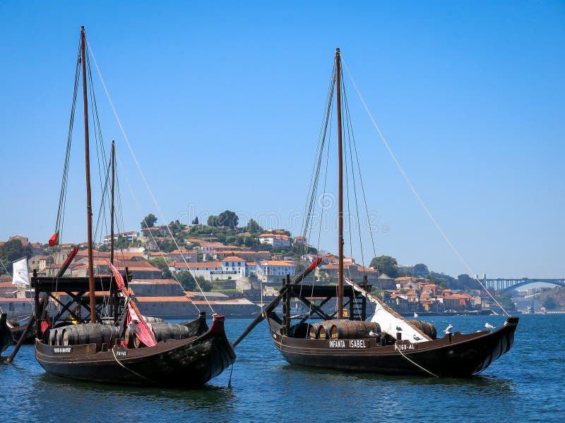 Barcos De Rabelo No Rio De Douro, Porto Foto Editorial - Imagem de ...