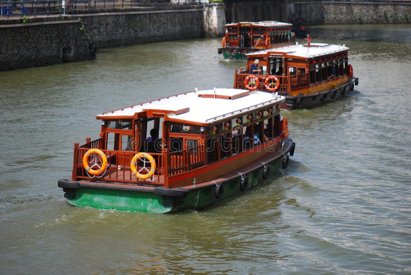 Barcos de rio foto de stock. Imagem de motor, boateiro - 31638516