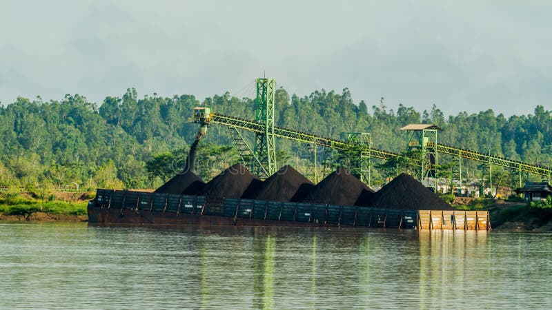 Barge full of coal stock image. Image of mining, plant - 114026365