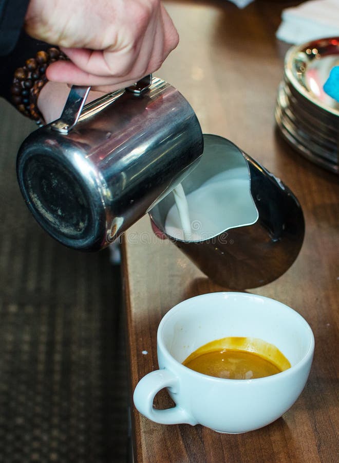 Barista Coffee Brewing stock foto. Image of cappuccino - 104391480