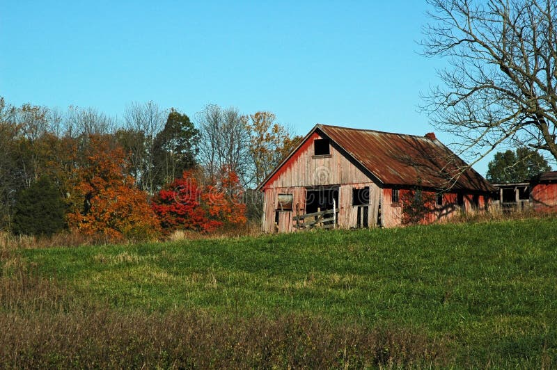 Barn in autumn countryside stock photo. Image of countryside - 3509322
