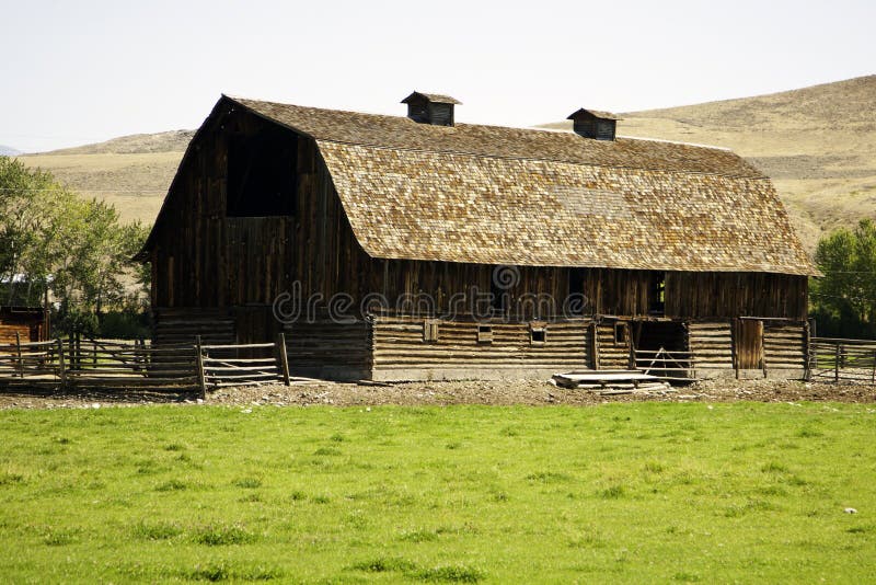 Barn in countryside stock photo. Image of grass, exterior - 19026106