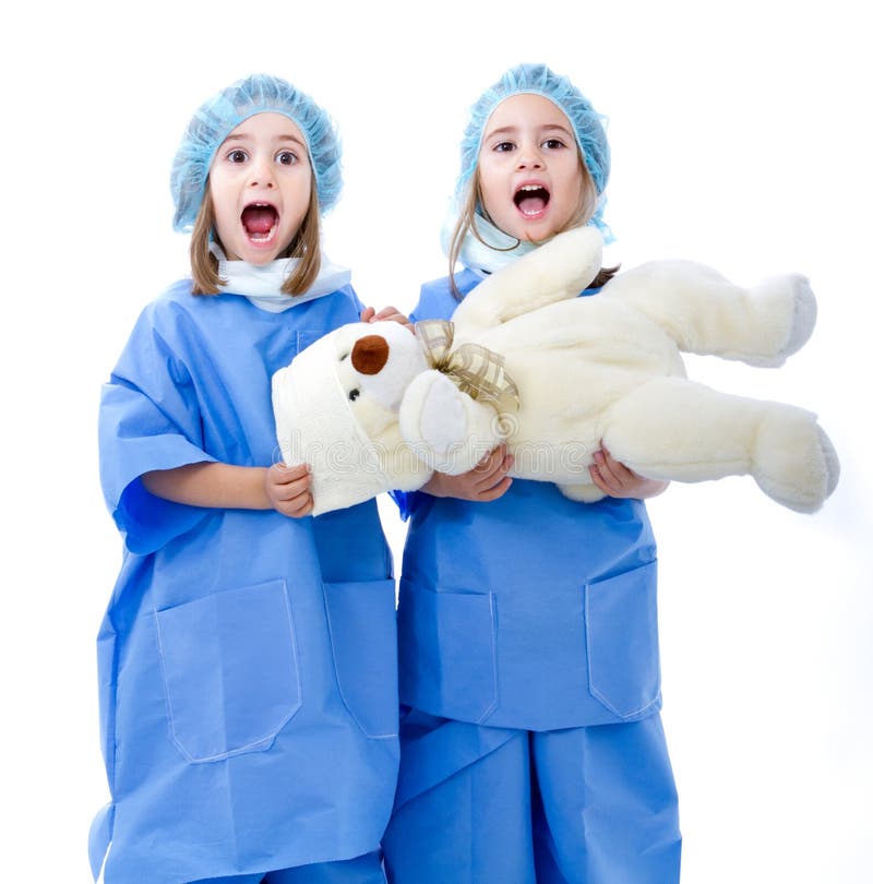 Barns Doktor Som Arbetar Med Den Lilla Patienten I Sjukhus ...