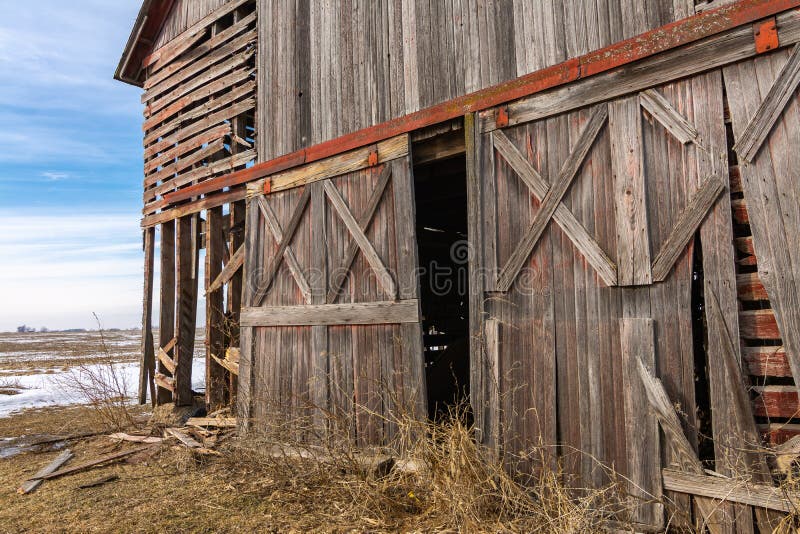 Old Wooden Barn Doors Stock Photos - Download 1,684 Royalty Free Photos