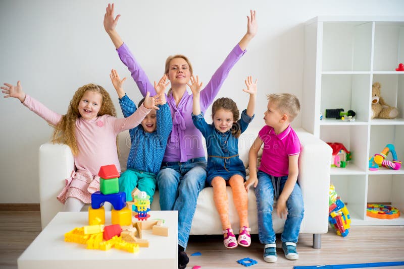 Barn i dagis arkivfoto. Bild av färgrikt, barn, barndom - 107301634