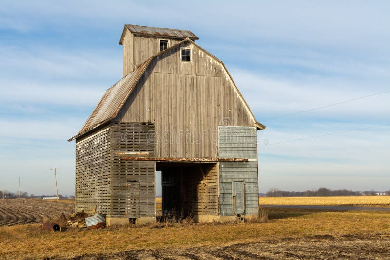 Barn in the Midwest stock image. Image of architecture - 167740659
