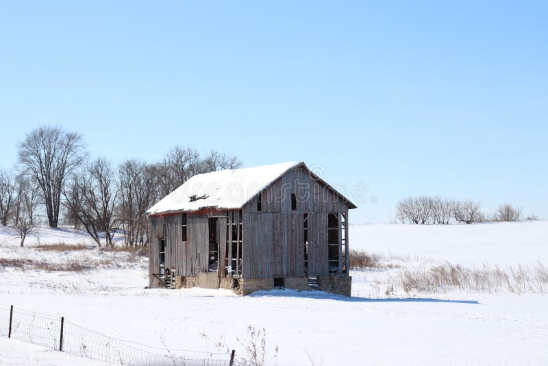 A rustic red barn in snow editorial photo. Image of farm - 180555606