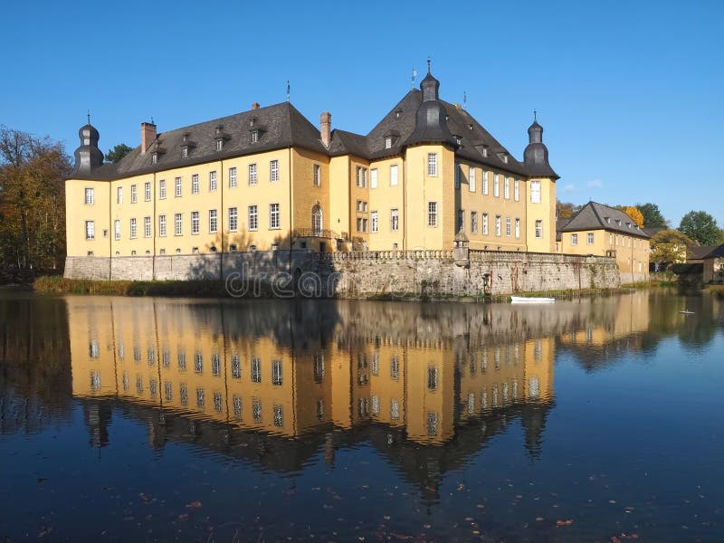 Yellow Water Castle Schloss Dyck in Germany Stock Photo - Image of ...