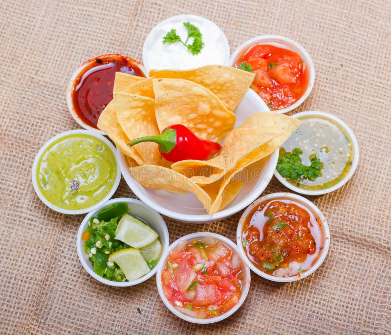 Variedad De Salsas En Los Cuencos Blancos Foto de archivo - Imagen de ...