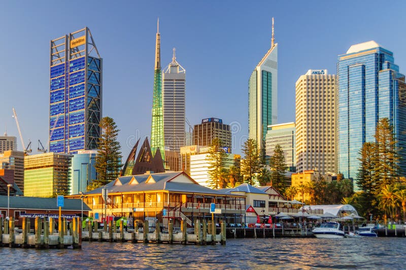 Barrack Square Waterfront - Perth Foto editorial - Imagen de cisne ...