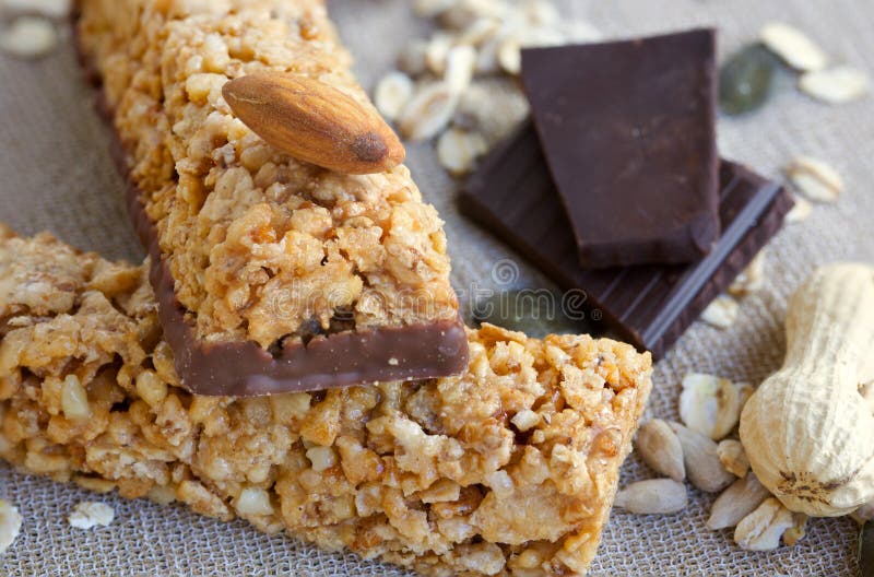 Barras de Granola closeup foto de stock. Imagem de nutritivo - 65077468