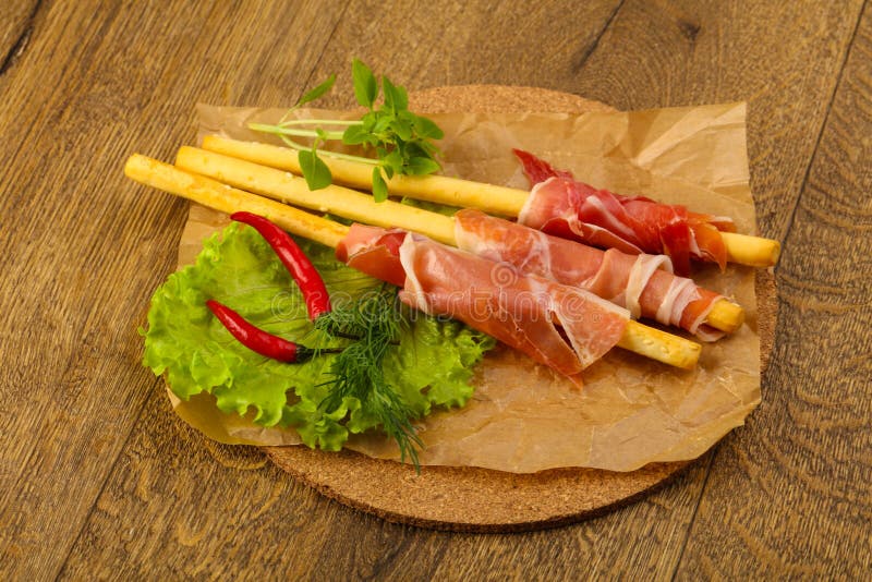 Barras de pan con serrano imagen de archivo. Imagen de curado - 111769583