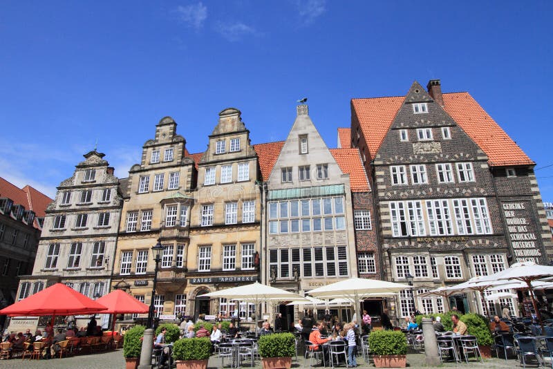 Barre E Caffè Alla Vecchia Città Di Brema Immagine Editoriale ...