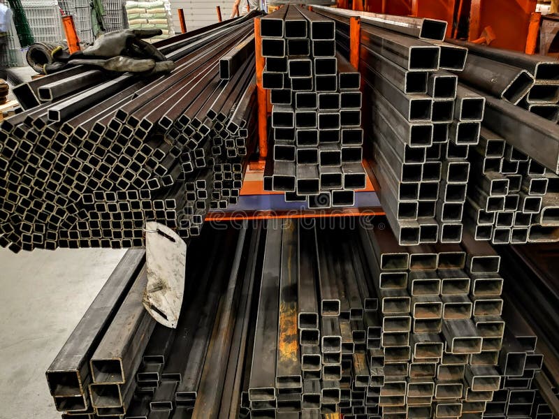 Barres De Fer Sur Un Magasin Image stock - Image du construction ...