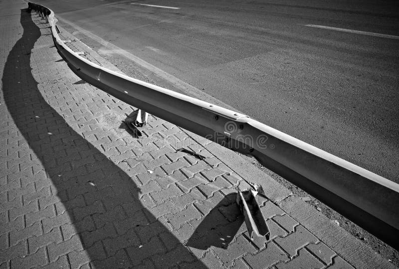 Dosso Stradale E Limite Di Velocità Segnali Stradali Immagine Stock ...