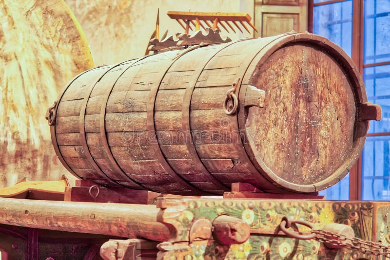 Barril de madera antiguo imagen de archivo. Imagen de fondo - 107353829