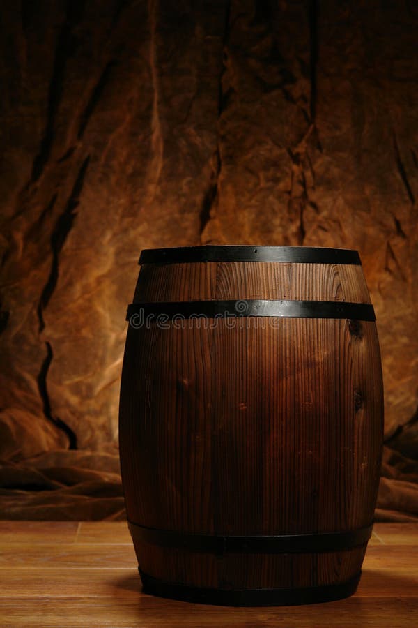 Barril De Madera Del Whisky Antiguo Y Barril De Vino Viejo Imagen de ...