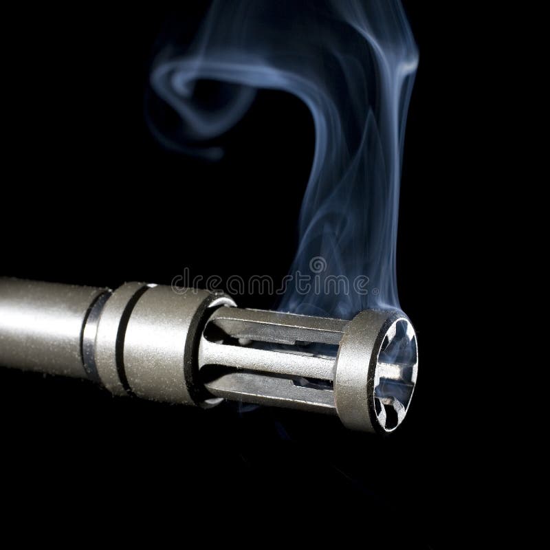 Barril que fuma imagen de archivo. Imagen de destello - 11232939