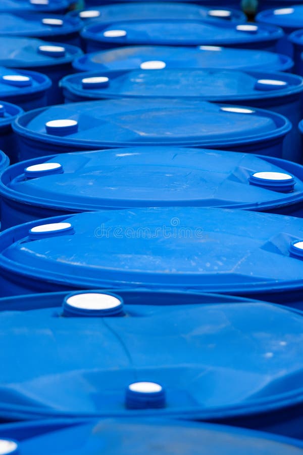 Barriles azules imagen de archivo. Imagen de conjunto - 27540933