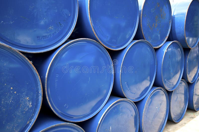 Barriles azules foto de archivo. Imagen de litro, peligro - 35994906