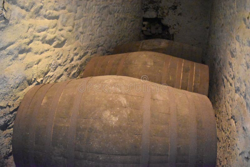 Barriles Antiguos De Madera Foto de archivo - Imagen de envases, madera ...