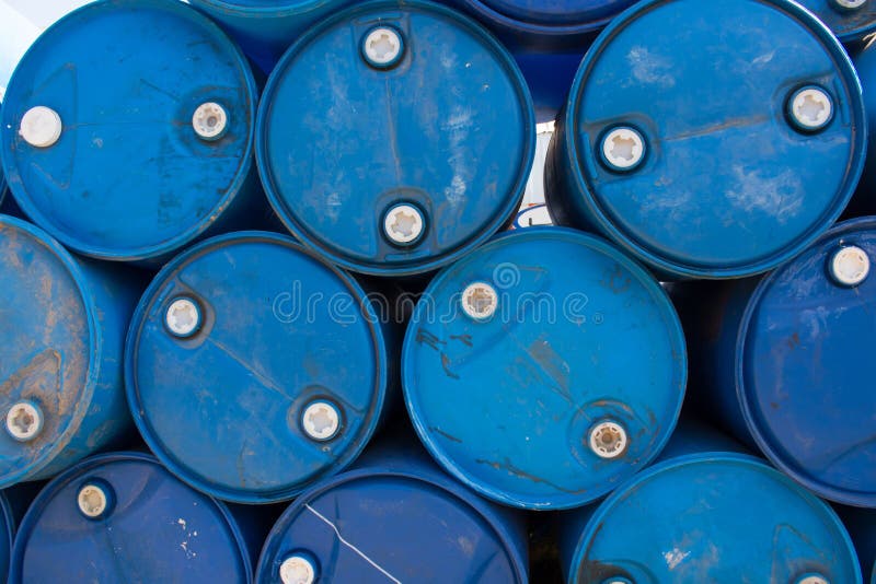 Barriles De Petróleo Azules Imagen de archivo - Imagen de primer ...