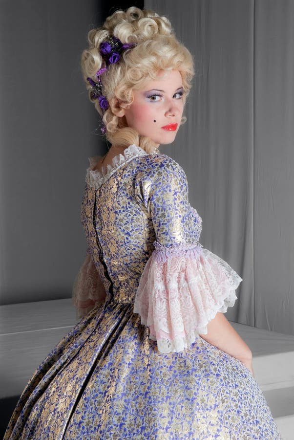 MUJER BARROCA DEL ESTILO foto de archivo. Imagen de belleza - 30951220
