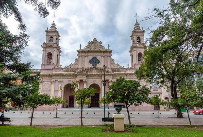 Basílica De Salta En La Noche - Salta, La Argentina De La Catedral Foto ...