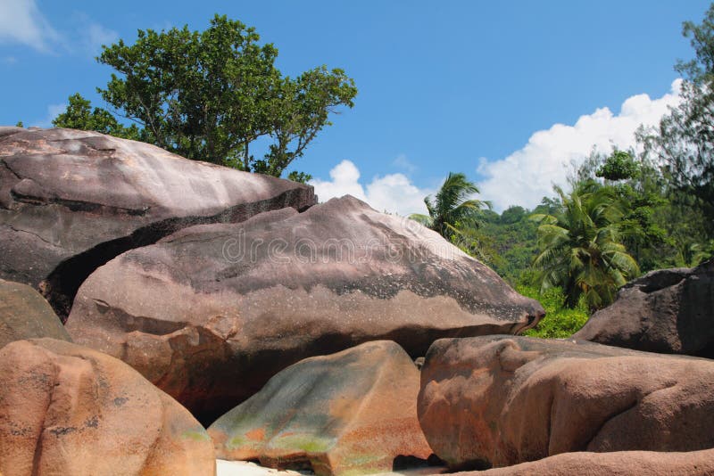 Basaltkeien Door Het Overzees Rond Die Worden Gemaakt Die Stock ...