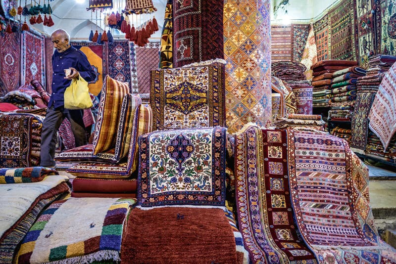 Traditionelle Iranische Teppiche Kaufen In Vakil-Basar, Shiraz, Der ...
