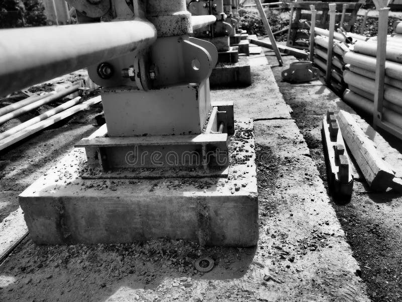 Base Construction, Stability, Concrete and Iron Elements, Construction ...