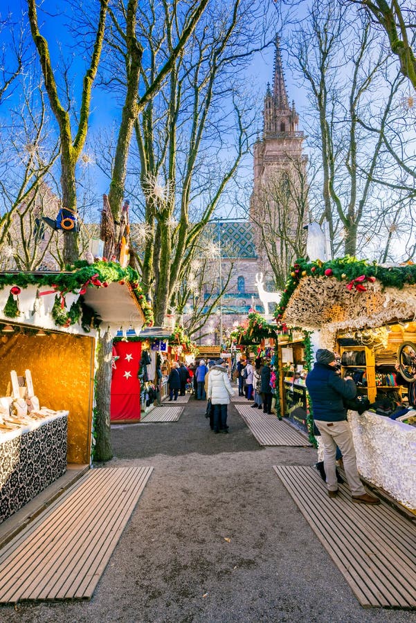 Basel, Die Schweiz - Weihnachtsmarkt Redaktionelles Stockfoto - Bild ...
