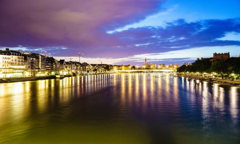 Basel-Ufergegend Auf Rhein-Fluss, Die Schweiz Stockfoto - Bild von erbe ...