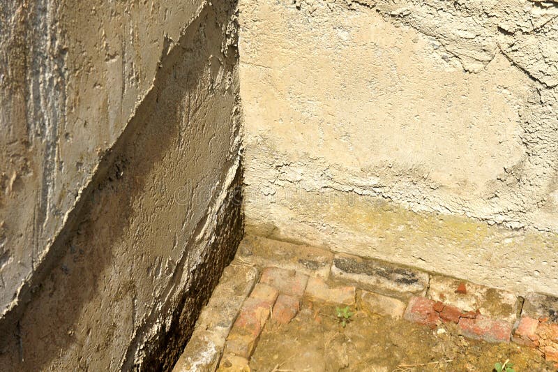 Basement. Dirty Raw Wall. Start of Construction, Foundation Stock Image ...
