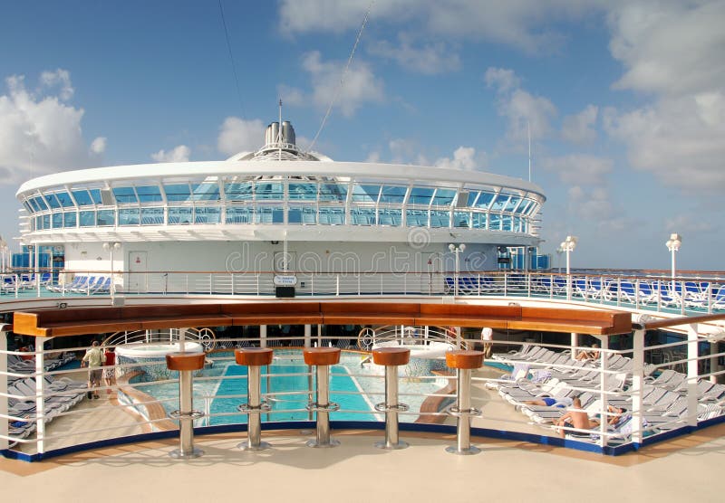 Statek Wycieczkowy Basenu Pokład Obraz Editorial - Obraz złożonej z ...