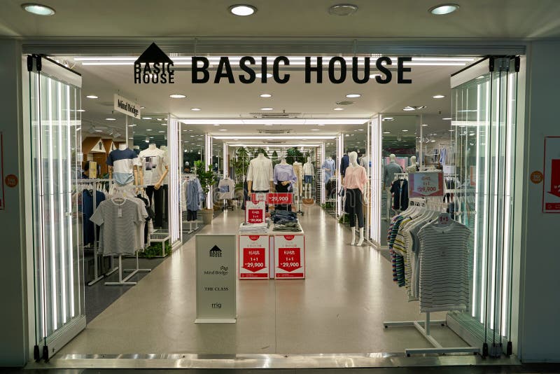 Basic House editorial photography. Image of basic, retail - 109057817