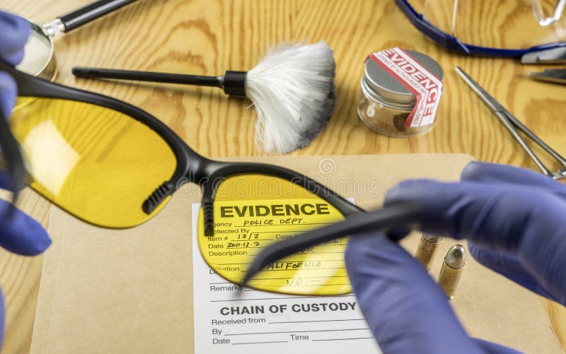 Basic Research Utensils with a Evidence Bag in Laboratorio Forensic ...