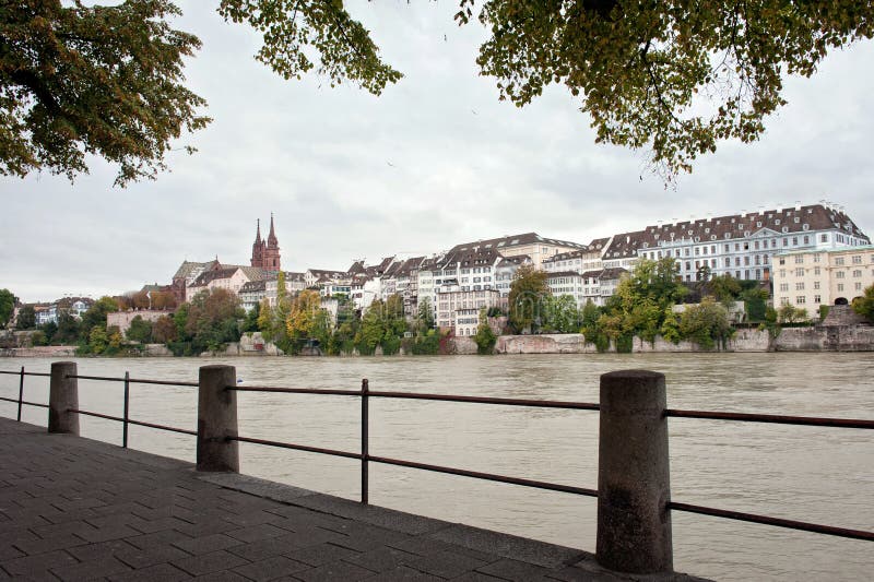 Basilea E Fiume Il Reno, Svizzera Fotografia Stock - Immagine di ...