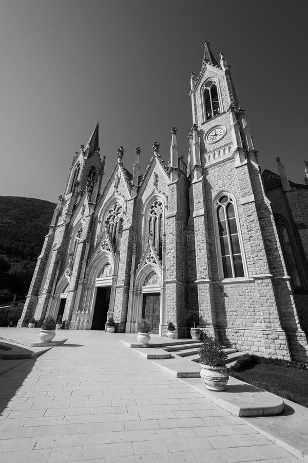 Basilica of Castelpetroso stock image. Image of pulpit - 180617847