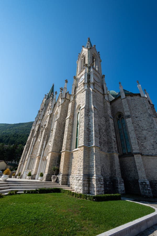 Basilica of Castelpetroso stock photo. Image of isernia - 180617958