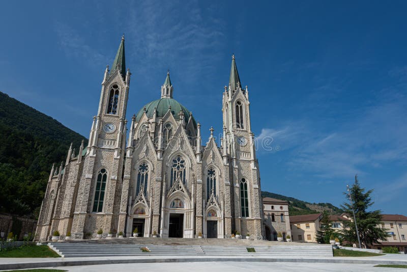 Basilica of Castelpetroso editorial photo. Image of castelpetroso ...